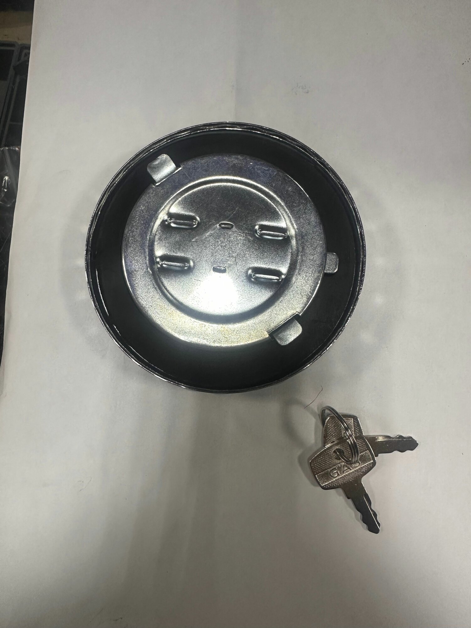 Крышка топливного бака КАМАЗ (полуоборотная) метал. с ключом