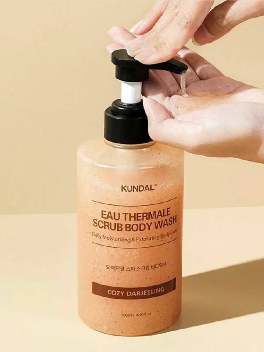 Kundal - Гель-скраб для душа увлажняющий EAU THERMALE SCRUB BODY WASH COZY DARJEELING, 500 мл