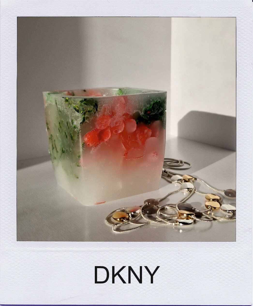 Ботаническая свеча (свеча с натуральными цветами) с ароматом DKNY