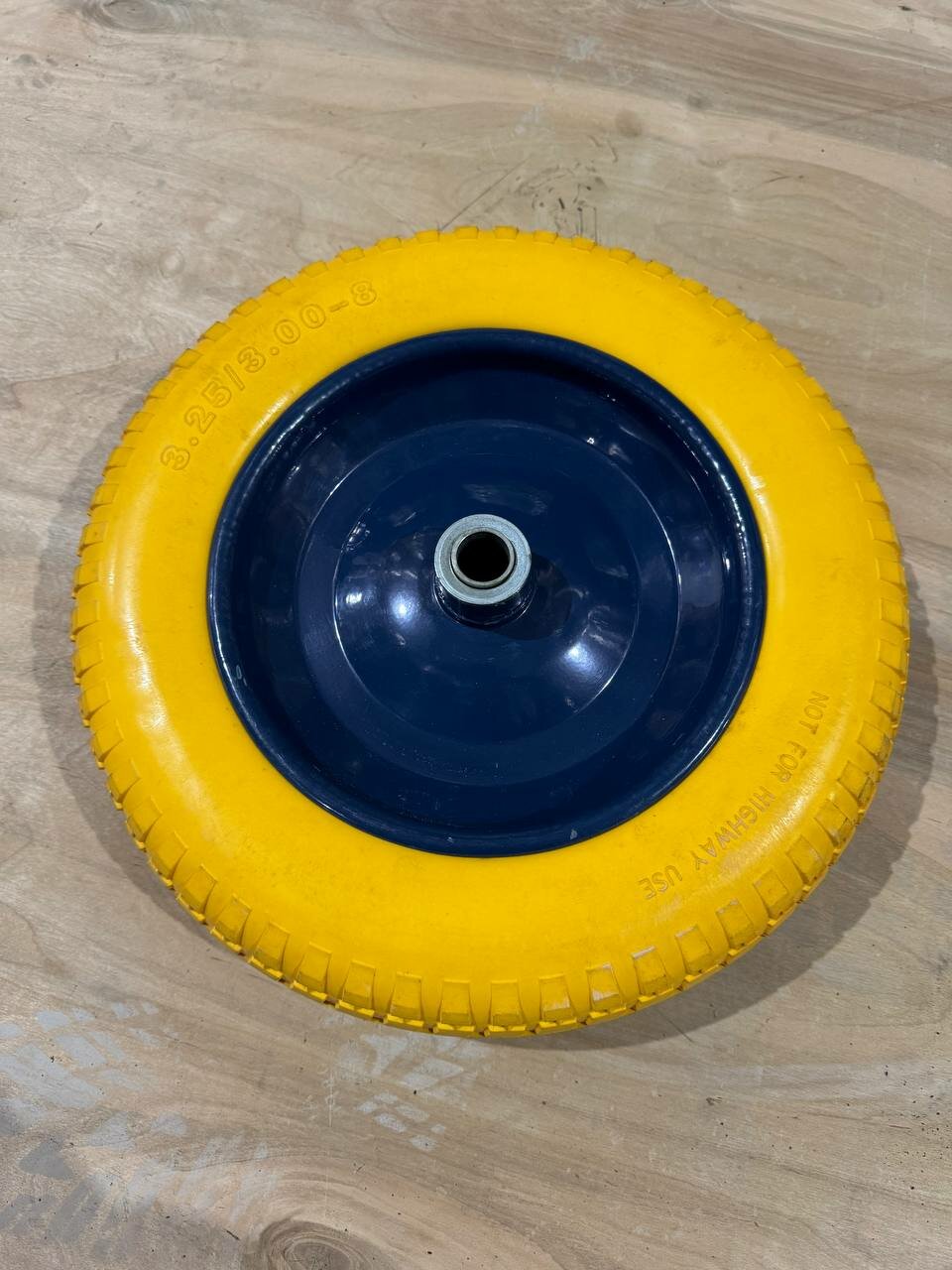 Колесо для тачки садовой строительной PU1301,13*3,25-8 20/90мм диск сварной синий, пу желтый, полиуретановое