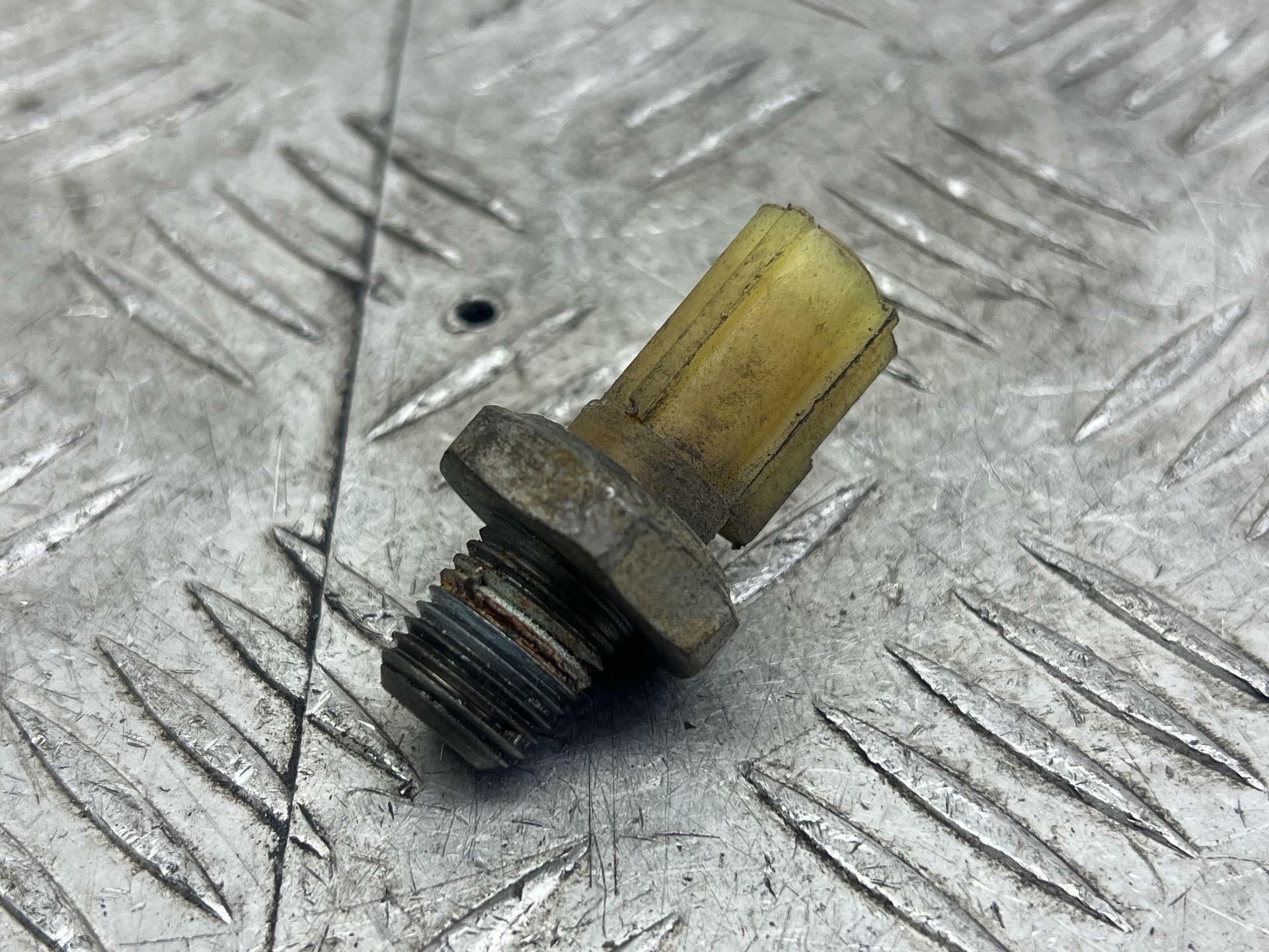 Датчик давления масла Ford Fiesta 5 (2001 - 2005)