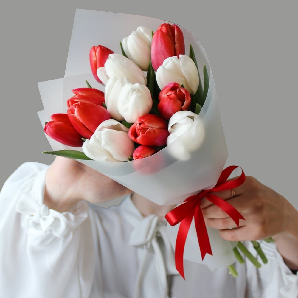 Букет из белых и красных тюльпанов 15 шт.