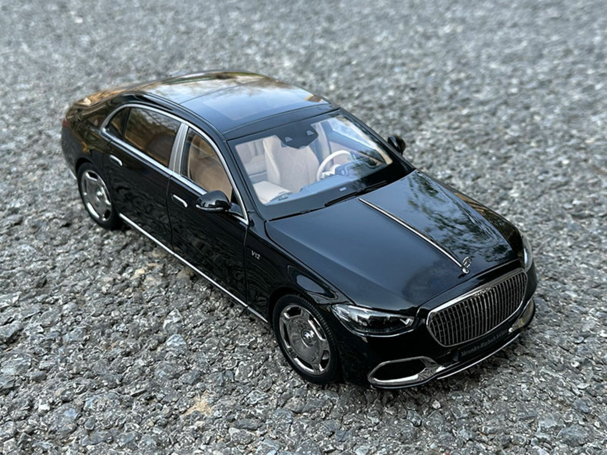Машинка AR 1:18 Мерседес-Бенц Майбах S-Clas S680 2021 Модель легкосплавного автомобиля