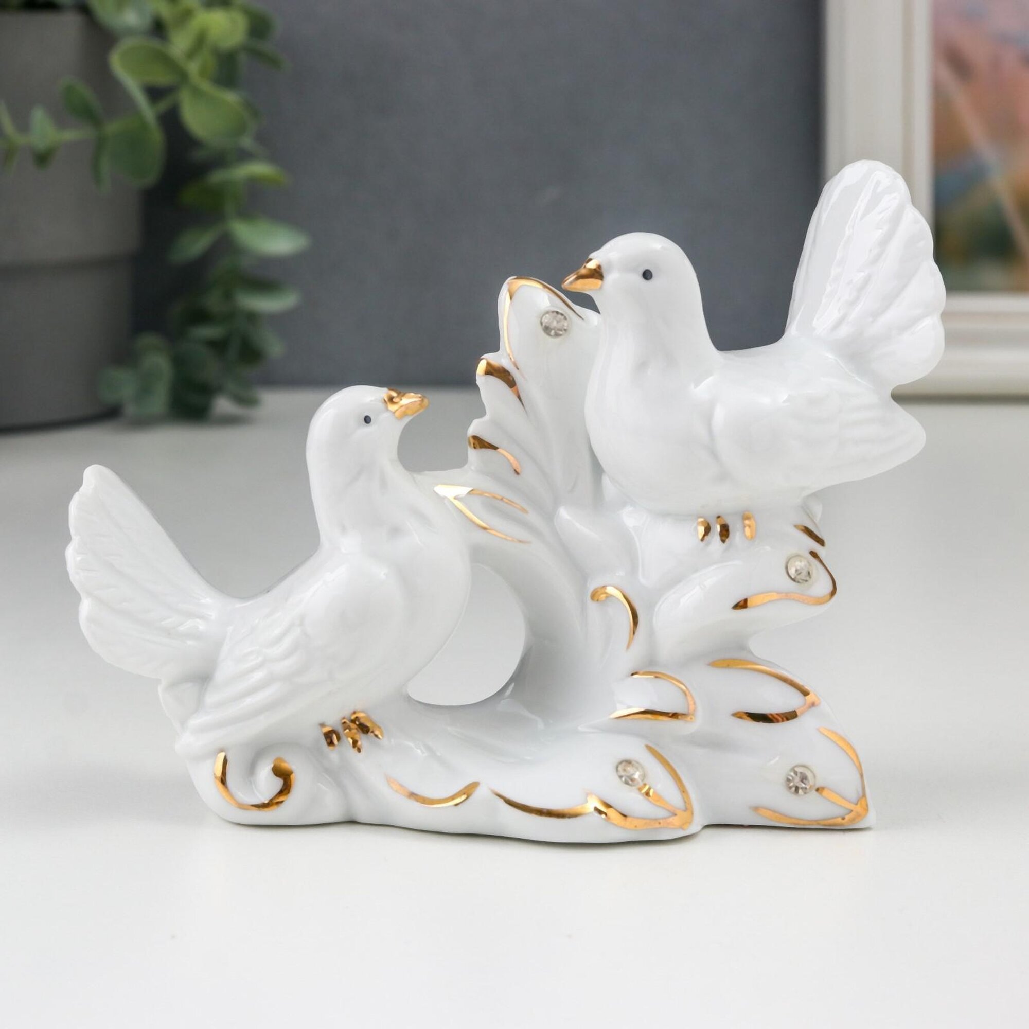 Фигурка керамика «Белые голуби на пушистой ветке», стразы, 10×5.3×13 см