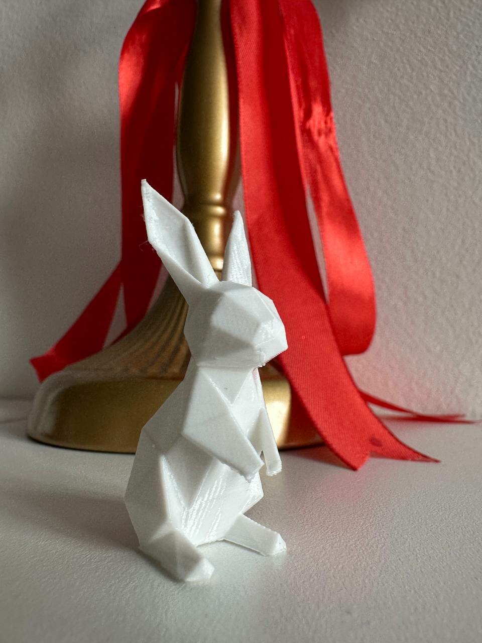 Фигурка Зайка белая, сувенир напечатанный на 3D принтере, интерьерная статуэтка кролик