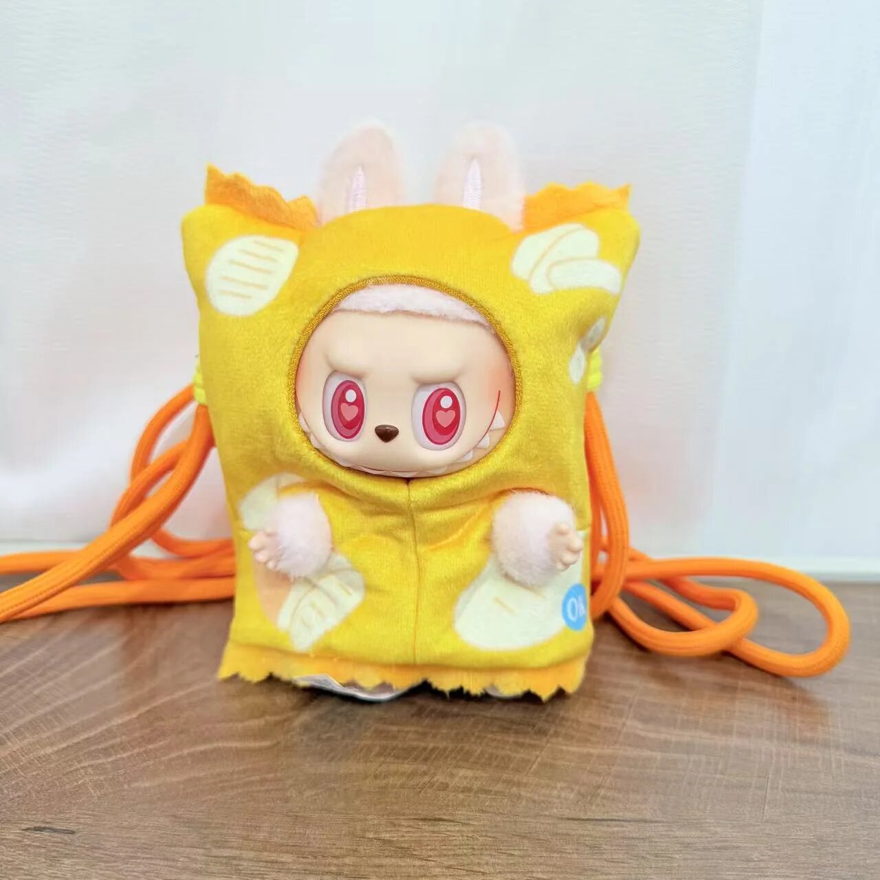Плюшевая игрушка Лабубу в костюме чипсов, 10 см, желтая