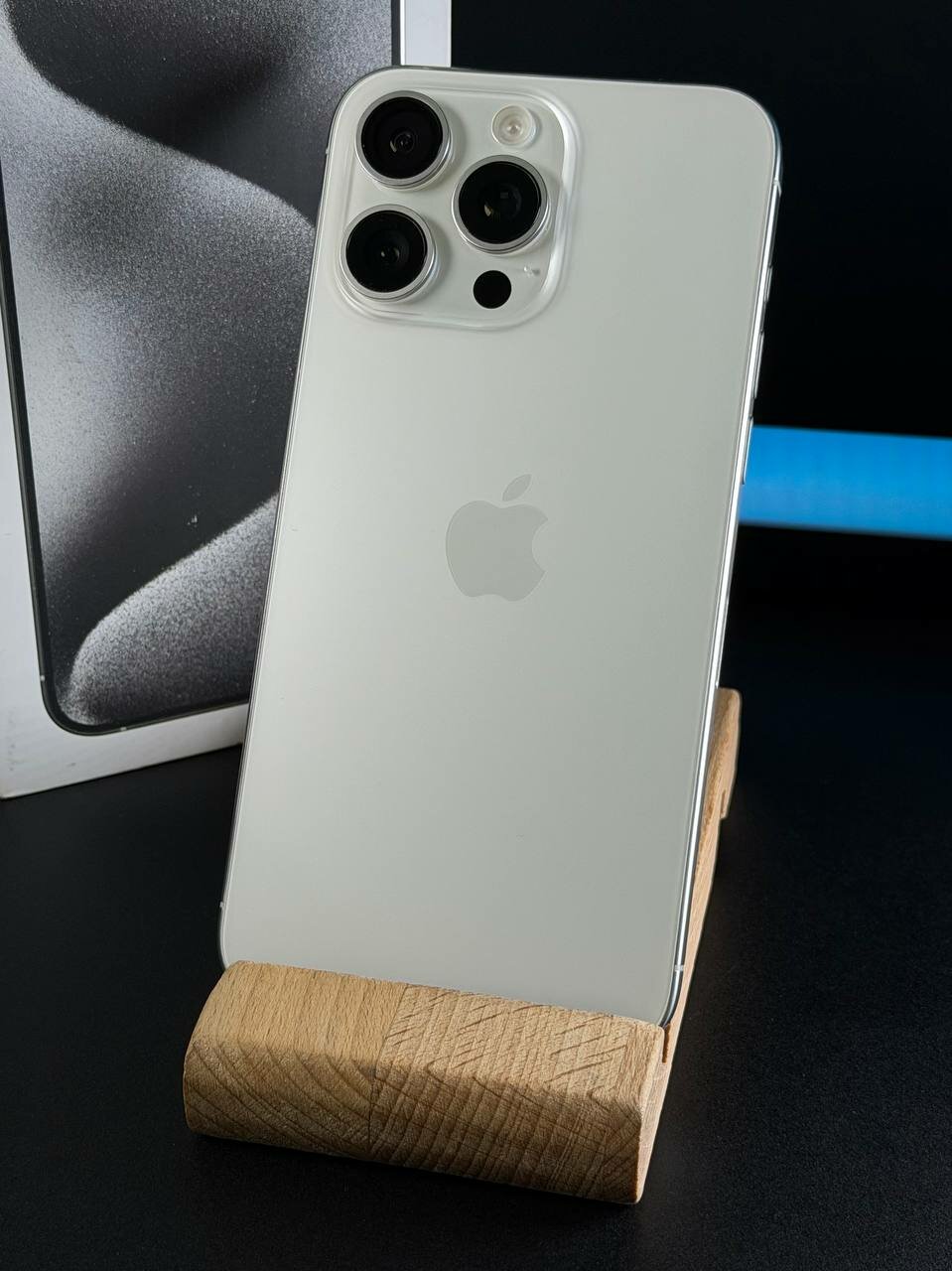 Смартфон Apple iPhone 15 Pro Max, 256gb, White Titanium, VC, nano SIM + eSIM