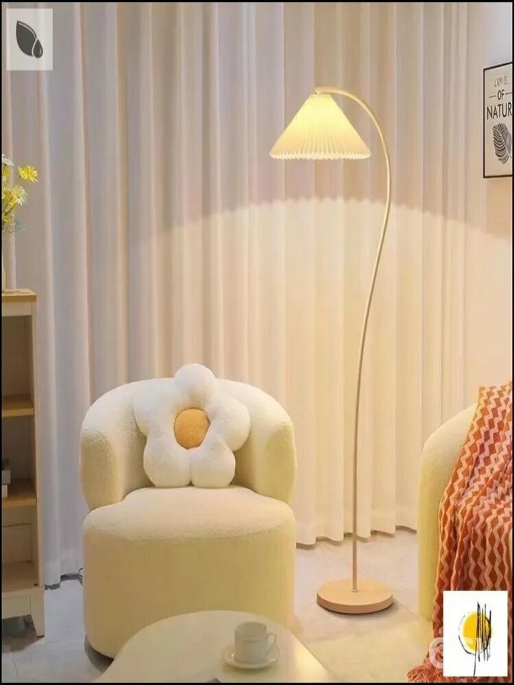 Эксклюзивный торшер в ретро стиле с S образной стойкой и плиссированным абажуром