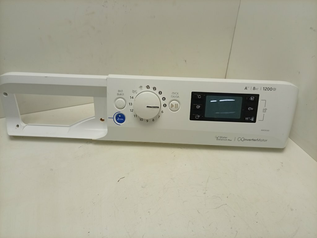 BWE81282LB кт35 Лицевая панель для стиральной машины Indesit 250006720 б/у