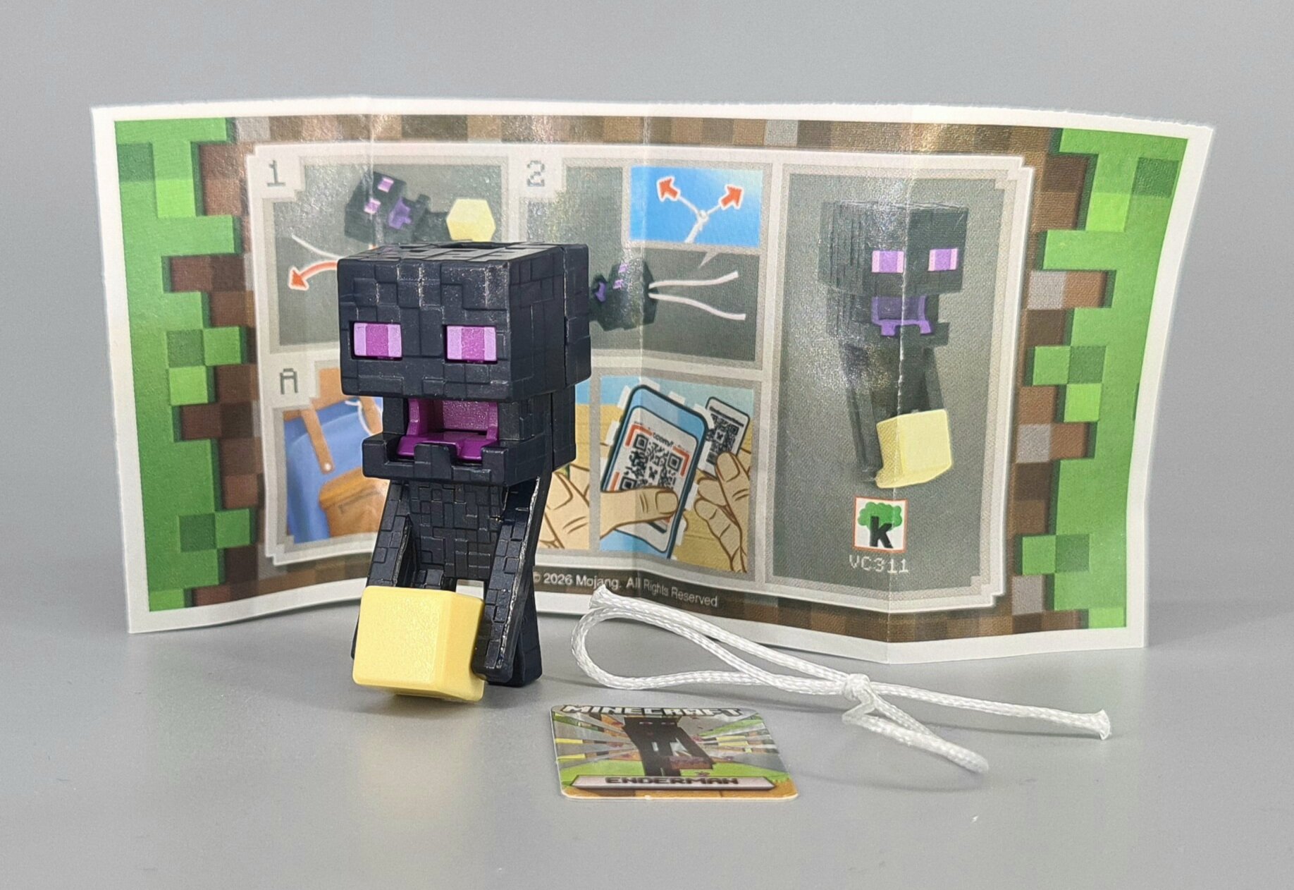 Коллекционная фигурка Эндеpмeн (VC311) из серии KINDER JOY MINECRAFT, 2026 г