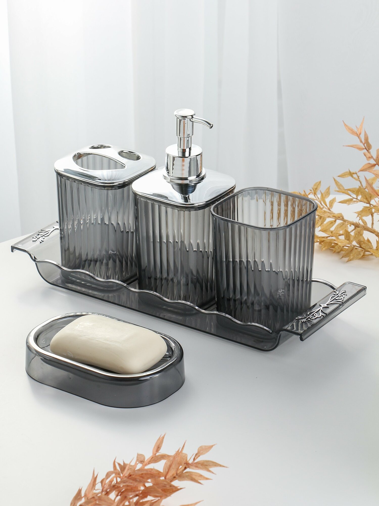 Набор аксессуаров для ванной комнаты 5 предметов: дозатор, мыльница, стаканы и поднос, серый пластик, Y4-11242