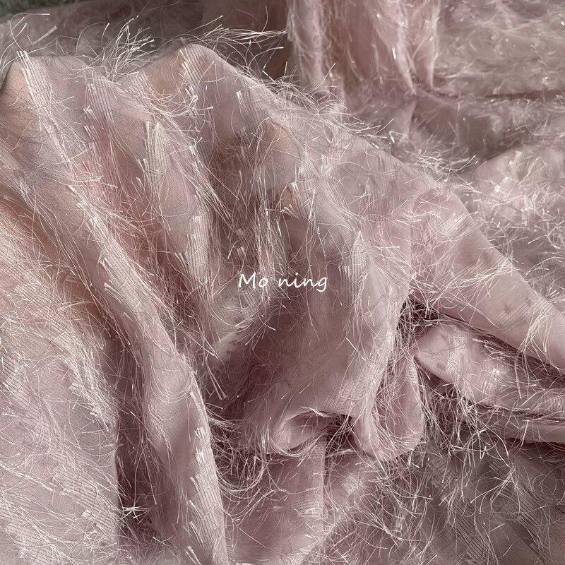 Материал для детской одежды: легкий, полупрозрачный шифон с мерцающими диагональными полосами и блестящими кисточками,