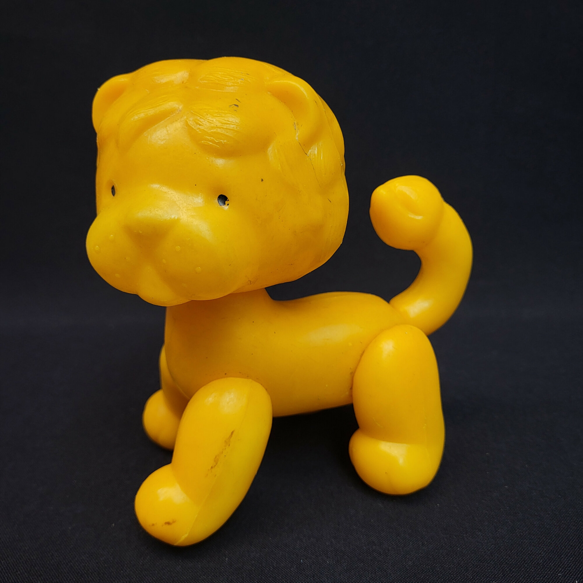 Винтажная игрушка СССР. Пластмассовый лев, фигурка животного для коллекции и интерьера