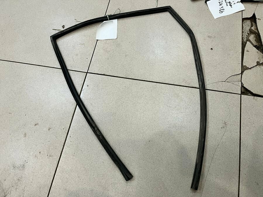 Уплотнитель стекла двери задней левой от Honda Fit 2001-2008