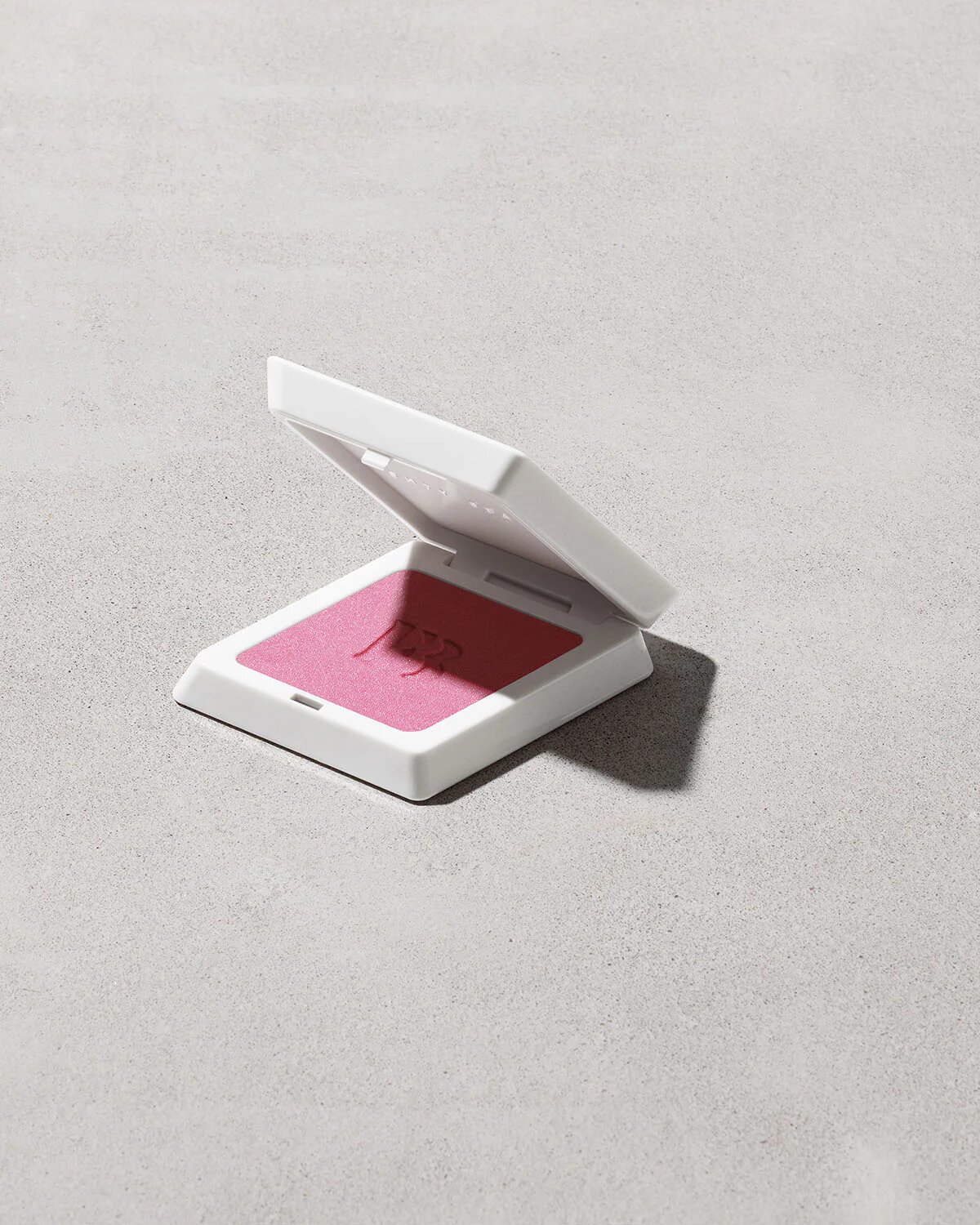 Fenty Beauty Пудровые румяна Fenty Cheeks Suede, Wattabrat 08- shimmering baby pink