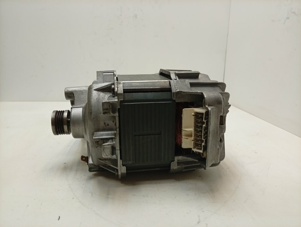WD54330/02 кт36 Двигатель стиральной машины Bosch Siemens 8 контактов 140867 б/у