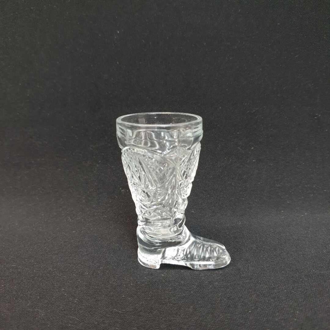 Винтажная стопка хрустальная Сапожок, 35 мл, высота 7 см, СССР.