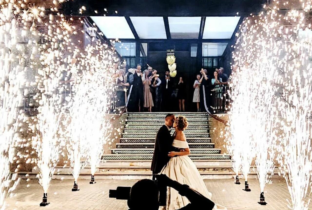 Холодный фонтан для свадебных дорожек высота до 3 м, поток серебряных искр,40 сек 4 шт