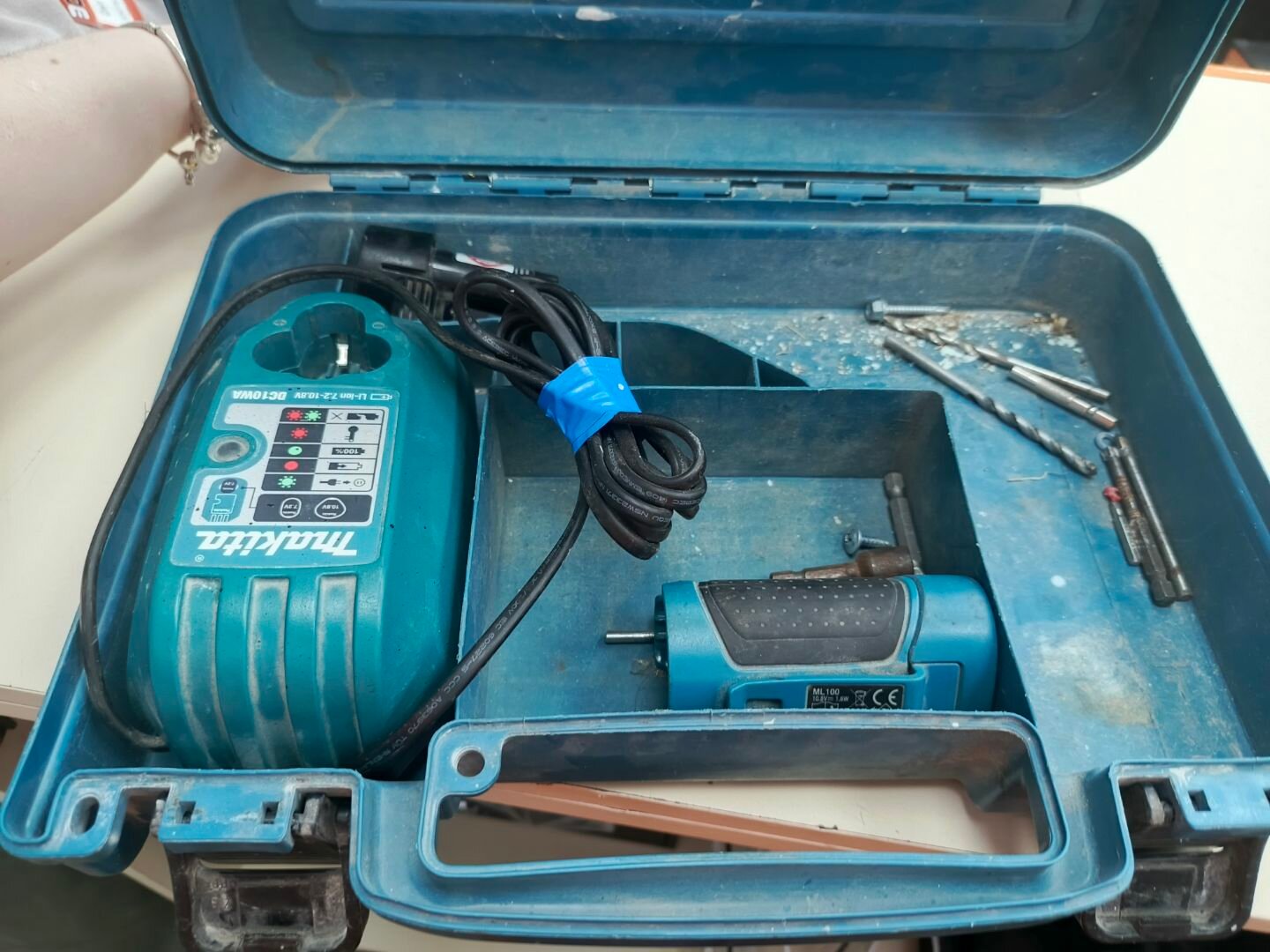 Аккумуляторная дрель-шуруповерт MAKITA DF 330D оригинал 2 батареи,Б/у,Уценка