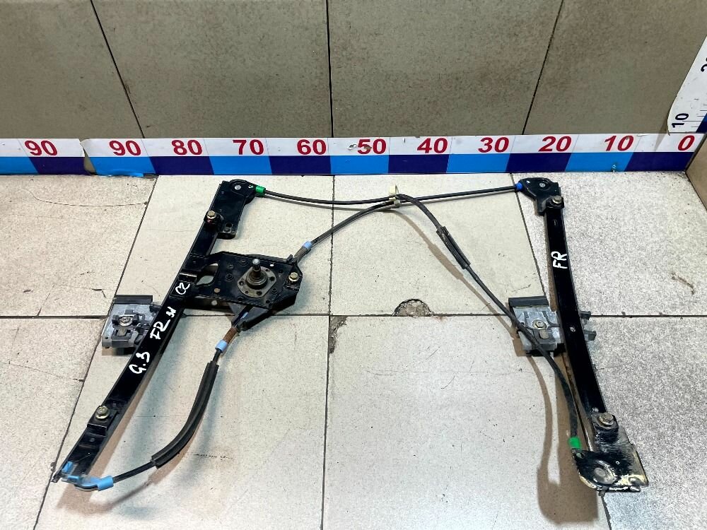 Стеклоподъемник передний правый VW Golf III