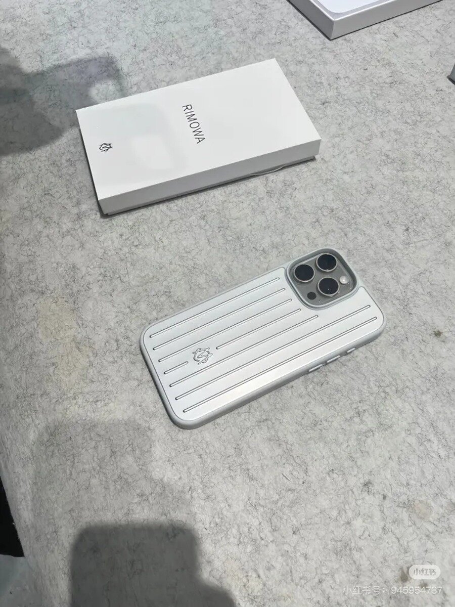 Чехол для iPhone 16 Pro Max RIMOWA, алюминиевый, с дизайном чемодана, противоударный