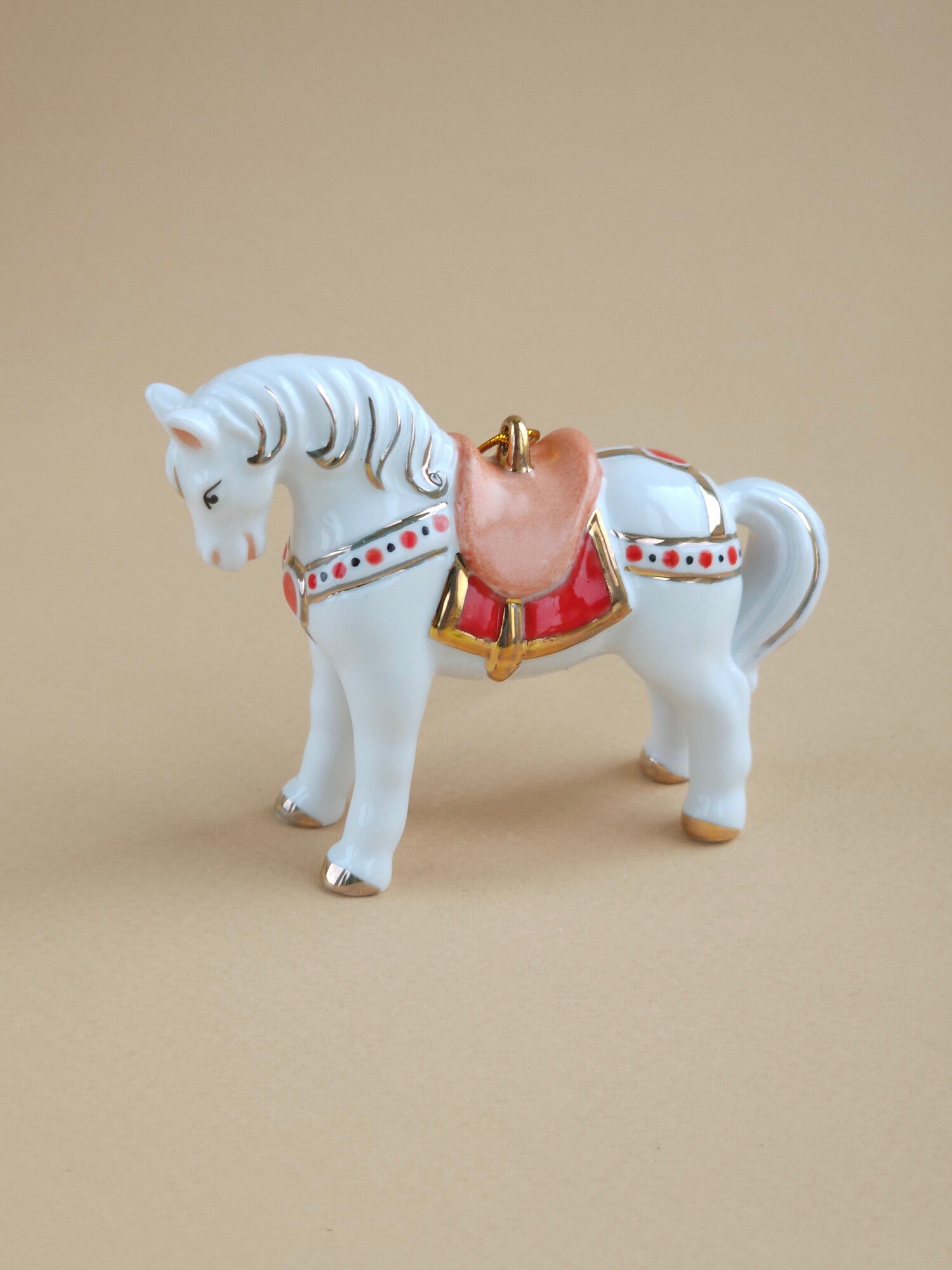Ёлочная игрушка "Лошадка (белая)". Ярославская майолика. Керамика ручной работы. Сделано в России.