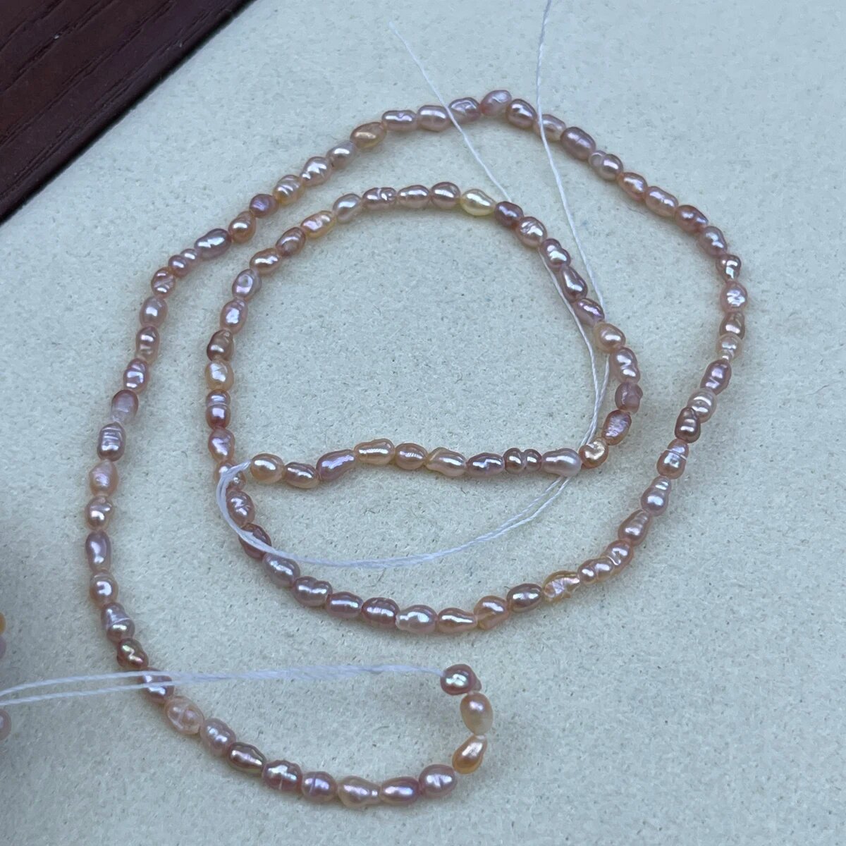 Натуральный пресноводный жемчуг 2-3 мм белые бусины purple-36cm