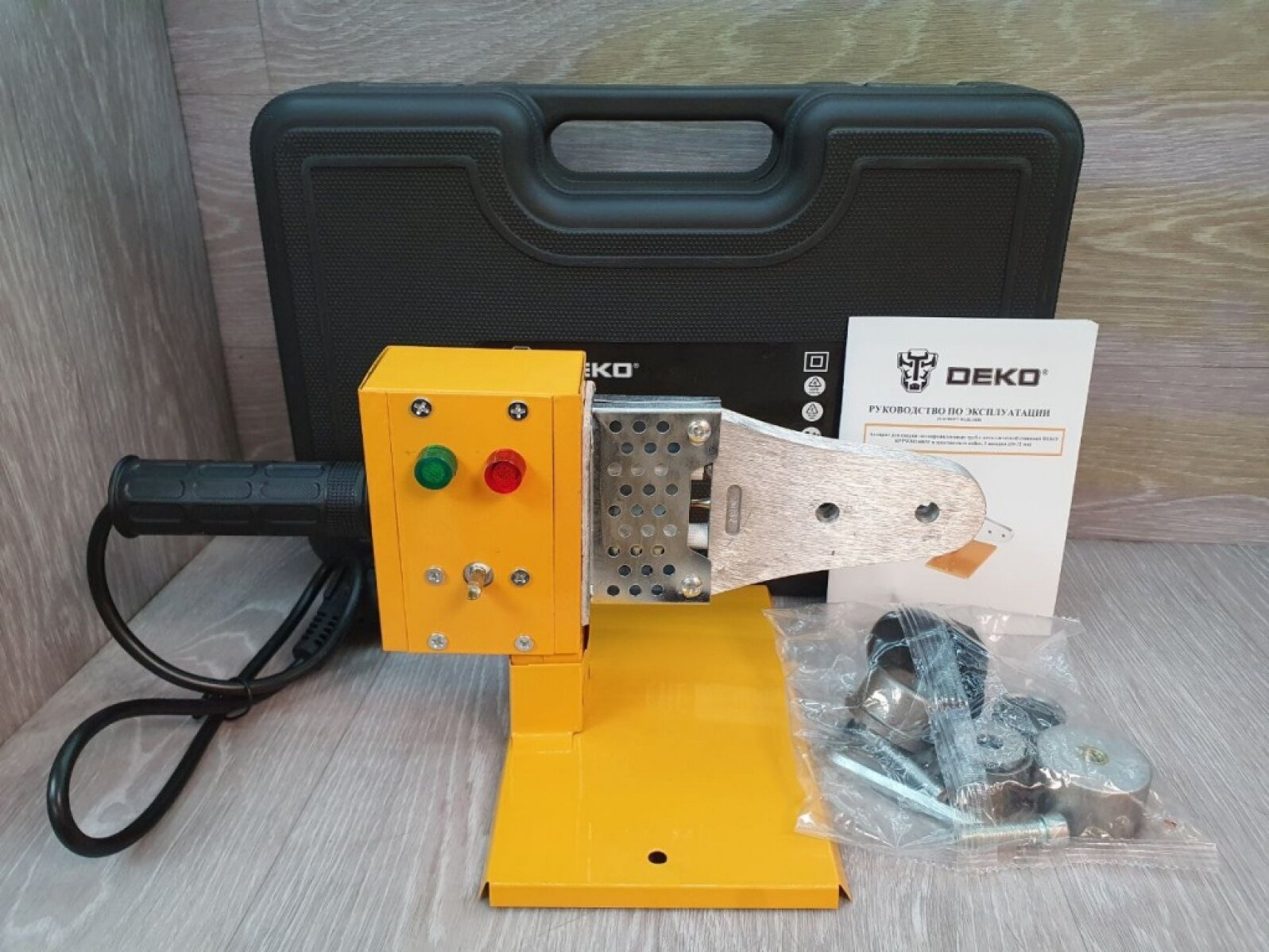Аппарат для сварки полипропиленовых труб DEKO RPPWM1600W с металлической станиной, 3 насадки 083-3008