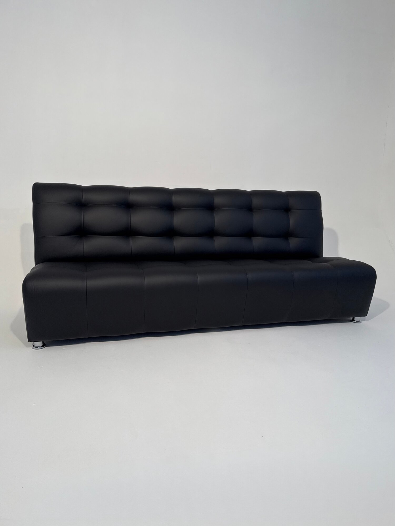 Диван офисный Канцлер без подлокотников, механизм Нераскладной, 200х82х85 см, чёрный матовый