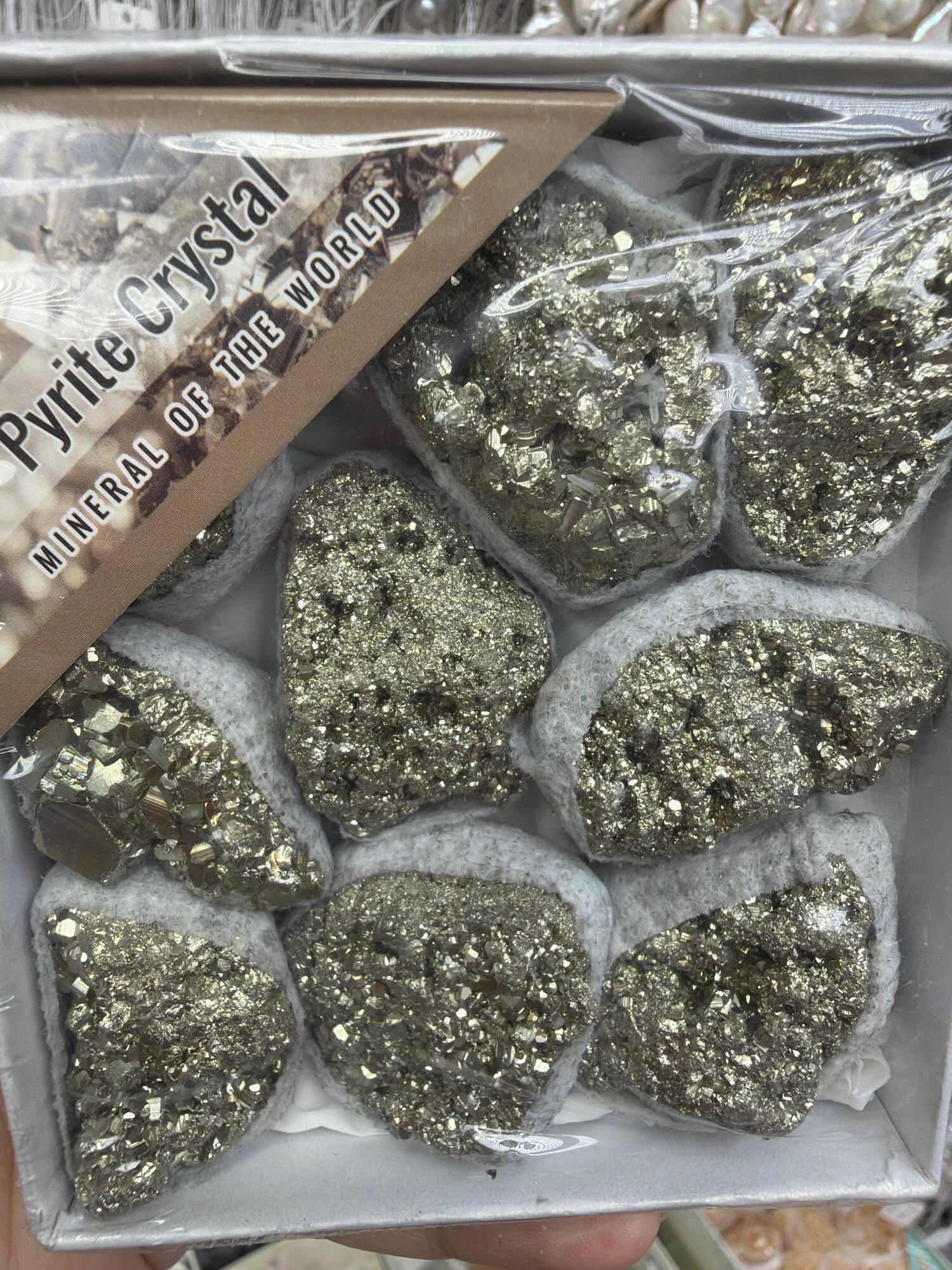 Пирит золотистый камень натуральный коробка 1 кг