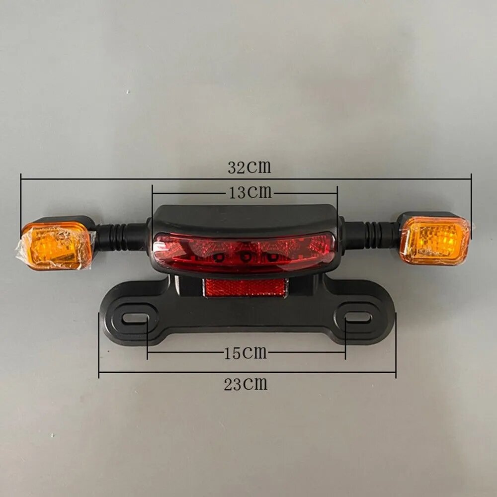 Задний фонарь LED 48/60/12V со стоп-сигналом и поворотниками для электромобиля