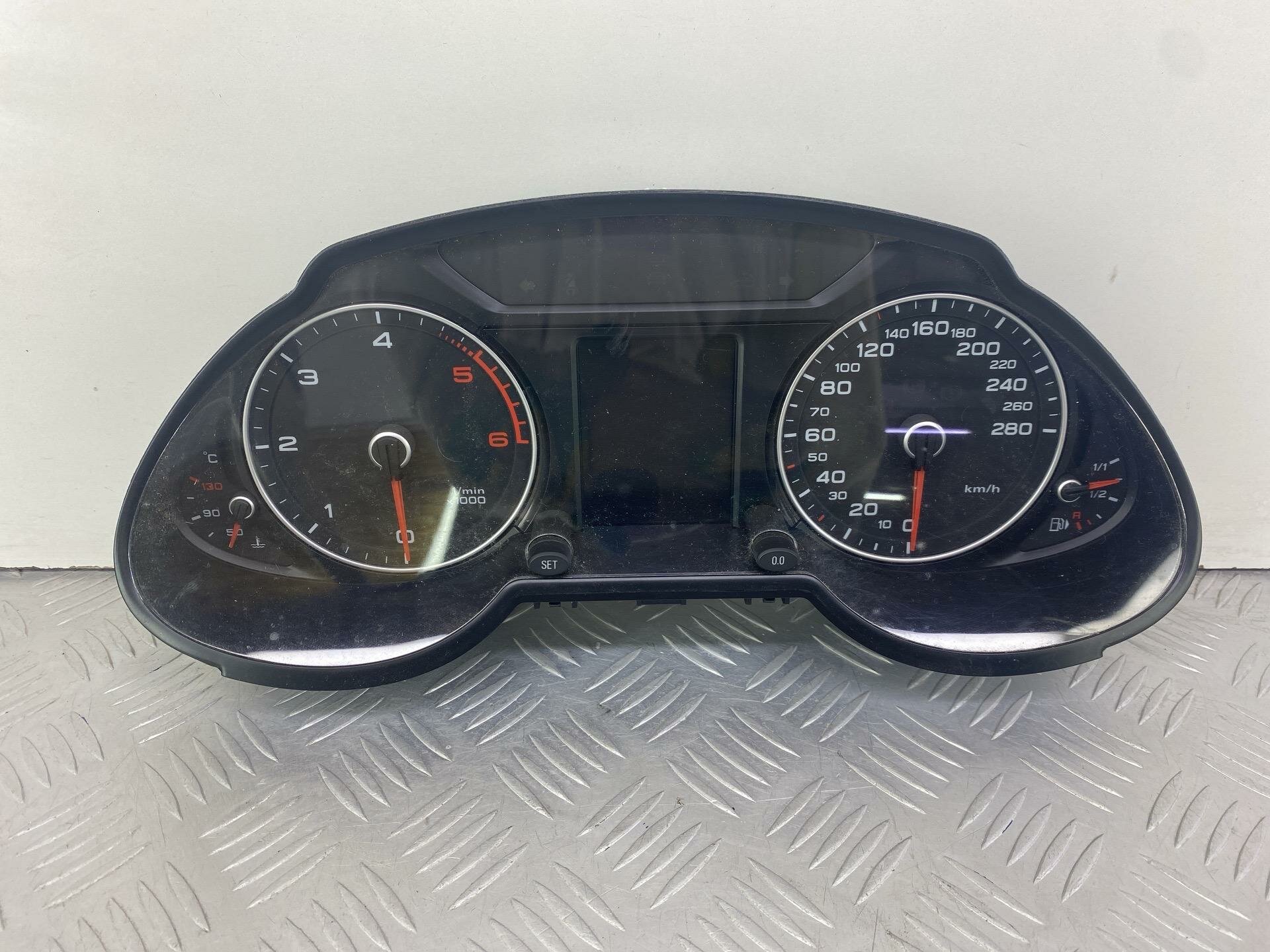 Панель приборов (щиток) Audi Q5 8R рест. 2015 8R0920932