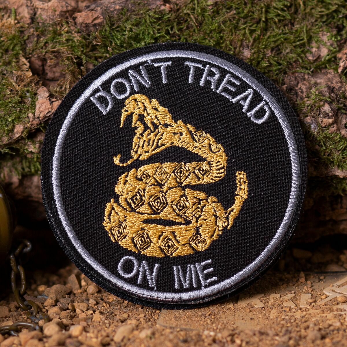 Нашивка-патч DON'T TREAD ON ME вышитая на липучке D-8.5