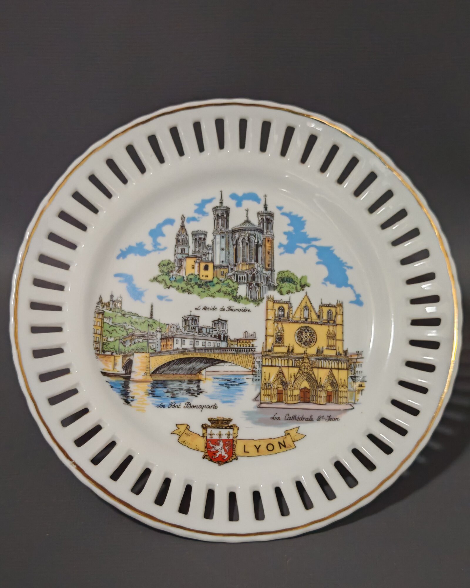 Декоративная тарелка Lyon, настенная, фарфор. диаметр 21 см.