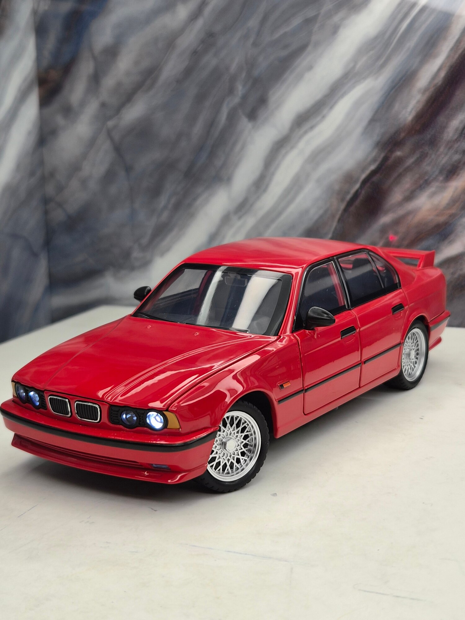 Металлическая машинка BMW М5 E34 1:24