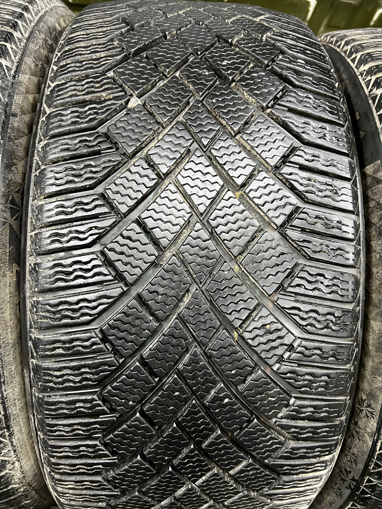 Continental ContiVikingContact 7 255/40 R20 101T