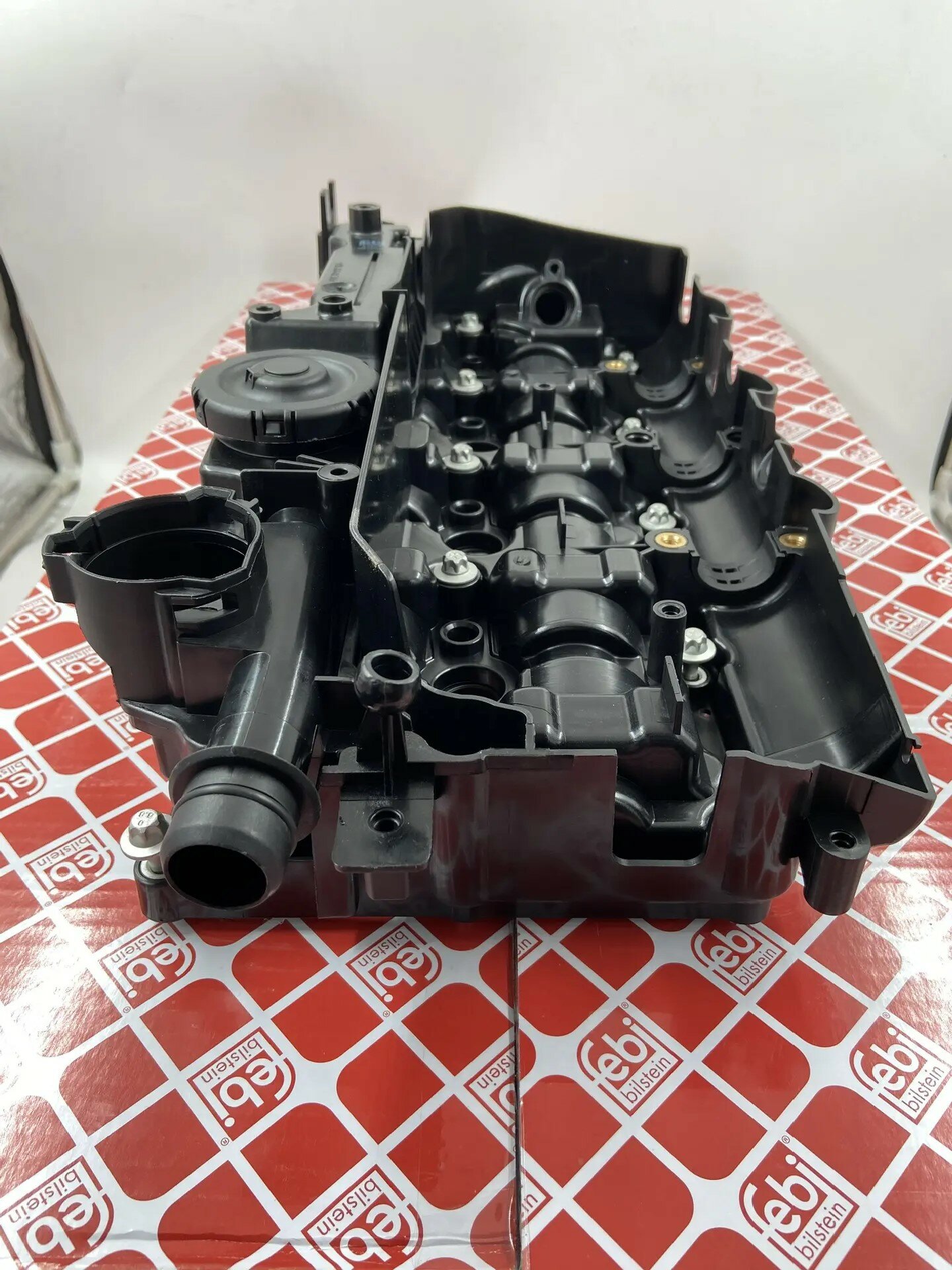 Крышка клапанов BMW N47 Febi Bilstein 11128589941