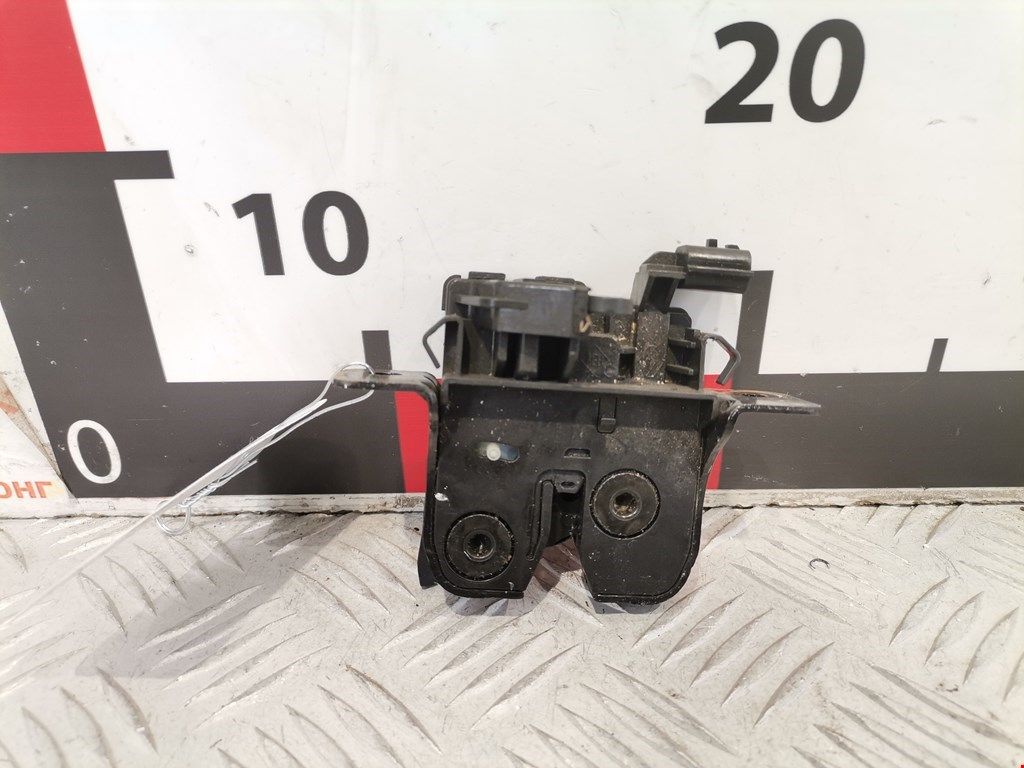 Замок крышки багажника / 1066948 905039605R 905039605R для Renault Logan 2 (с пробегом)