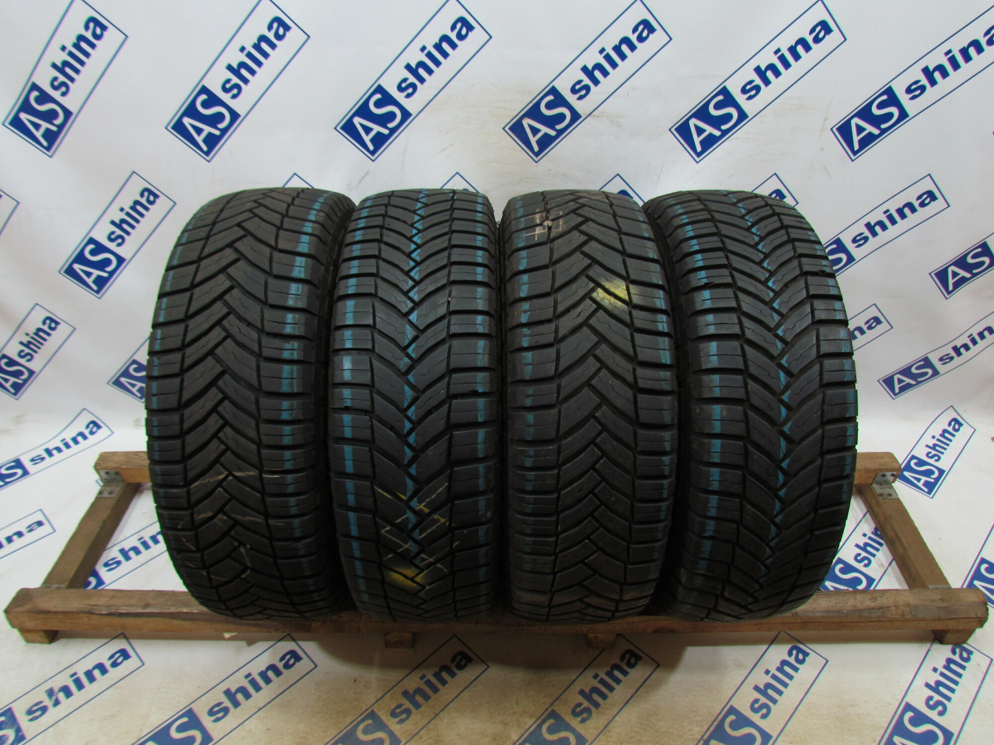 Комплект (4 шт) Michelin Agilis CrossClimate 225 65 R16 C летние БУ шины износ до 5% , артикул 0029555