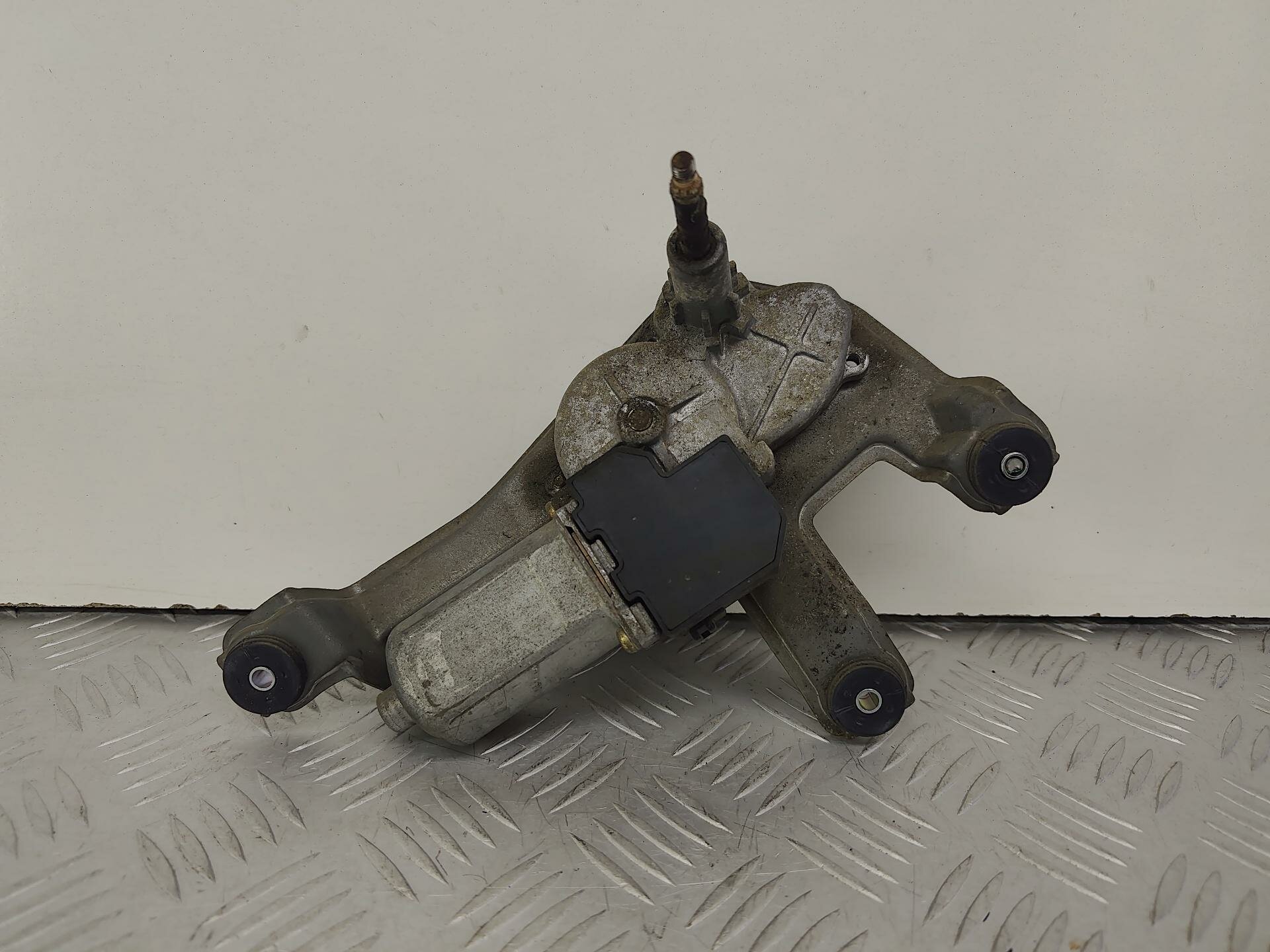 Моторчик заднего стеклоочистителя (дворника) Toyota Corolla Verso 2 AR10 (2004 - 2007) 2596001021