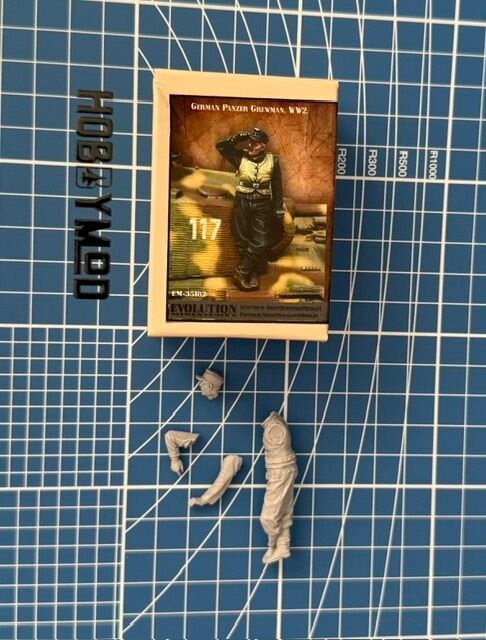 EM-35182 Фигурка для самостоятельной росписи 1:35 German Panzer Grewman . WW2