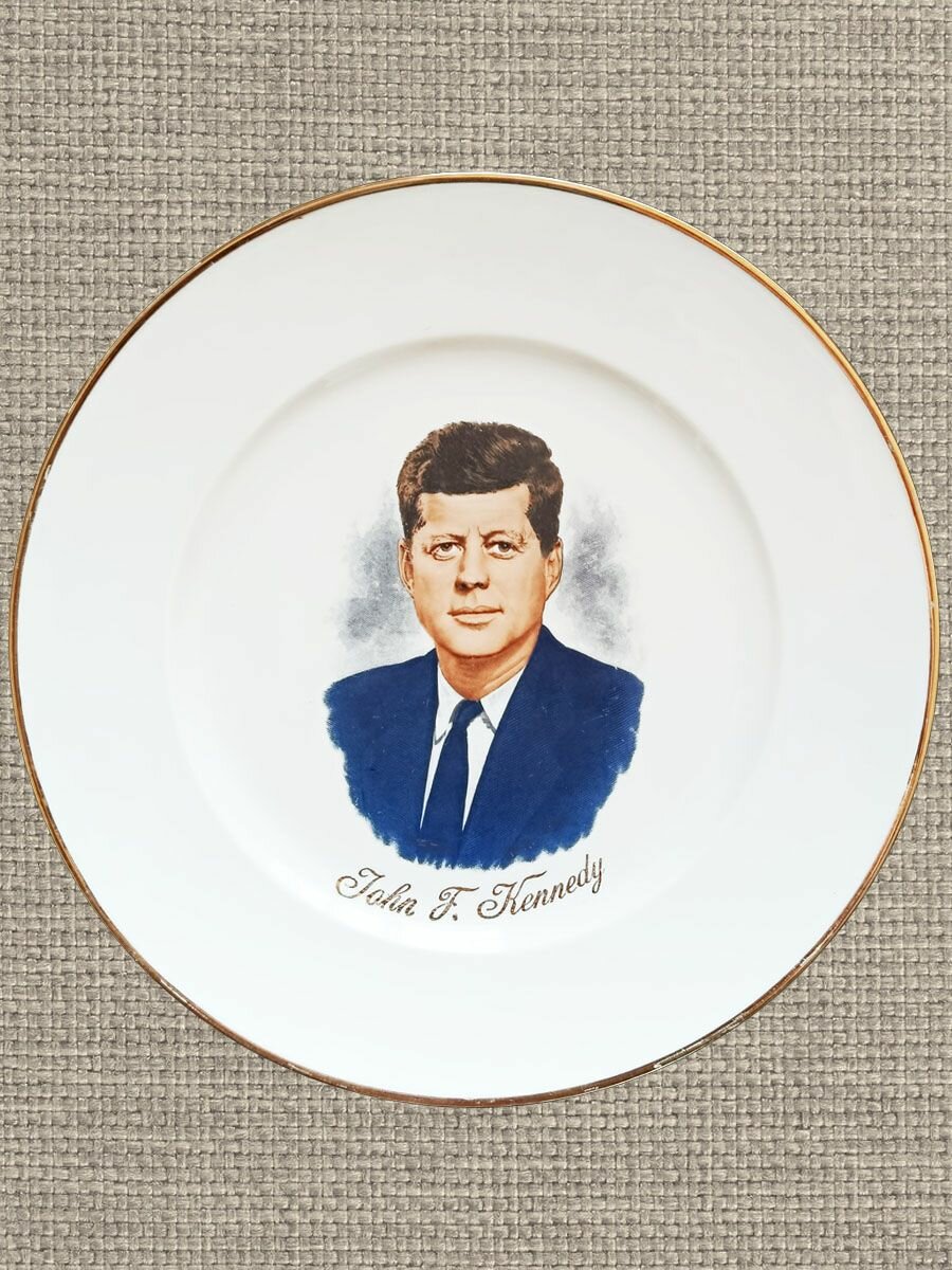 Коллекционная фарфоровая тарелка Джон Ф. Кеннеди (JFK). Винтаж, Западная Германия. Памятный портрет 35-го президента США. 1961-1963 Германия