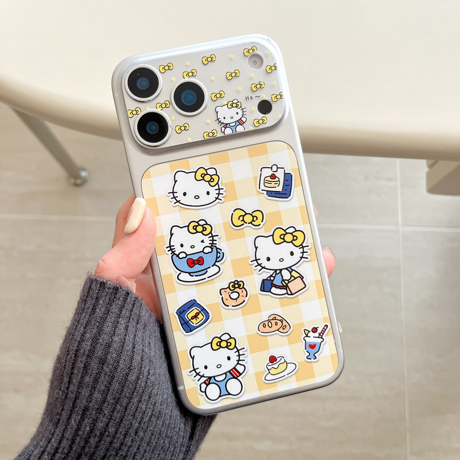 Защитная пленка для iPhone 16 Pro Max с рисунком Желтой клетки КТ-кота - ПЭТ пленка