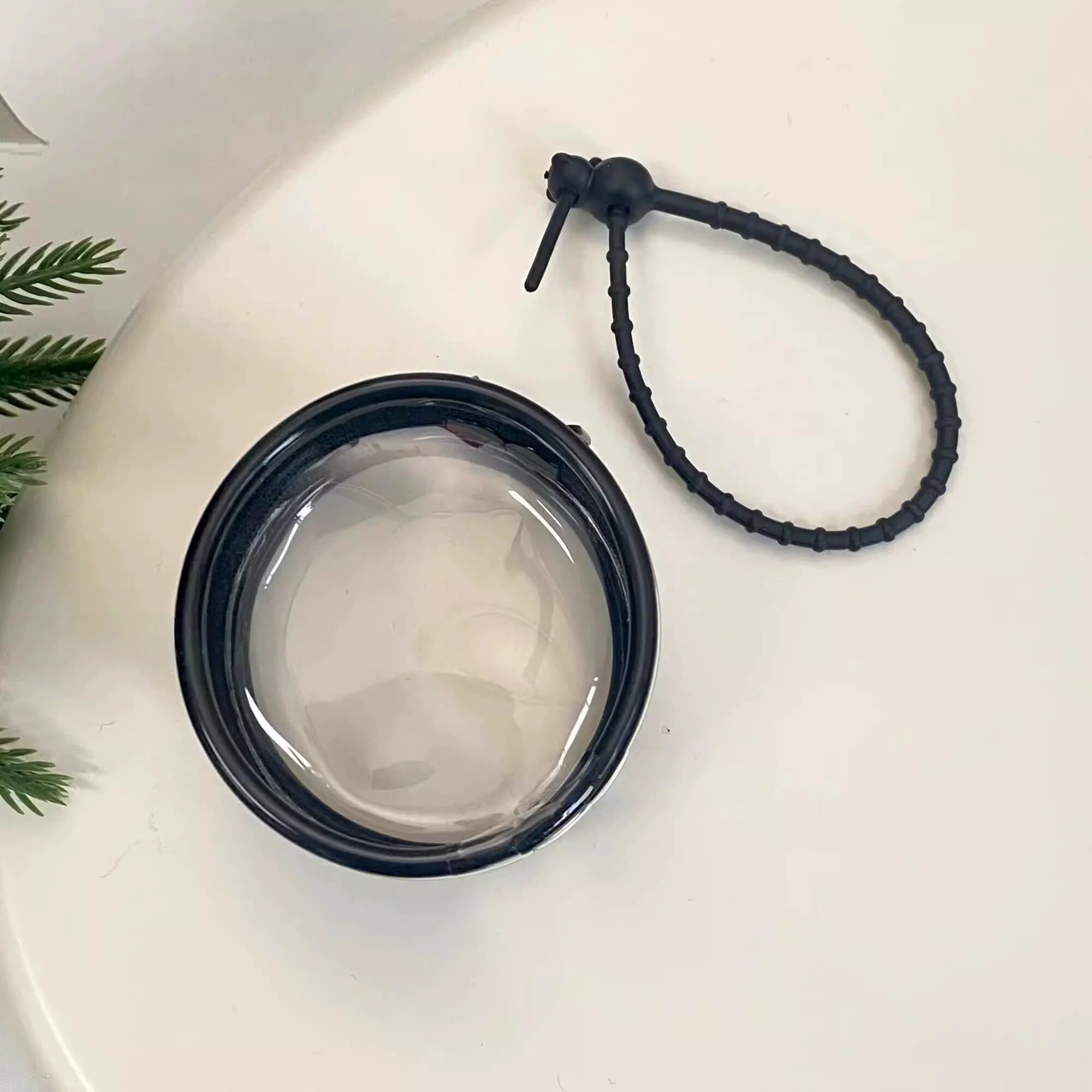 Сумка-брелок Miniso x Jennie, круглая, 6 см, с защитным чехлом, плюшевым подвесом, для прогулок, для детей [Черный]