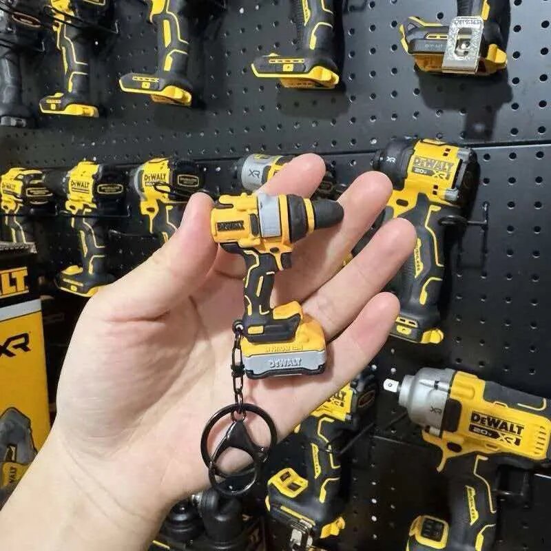 China Брелок DeWalt DCG409VS + ударная бита PH2 DWA2PH2IRB (1 шт)