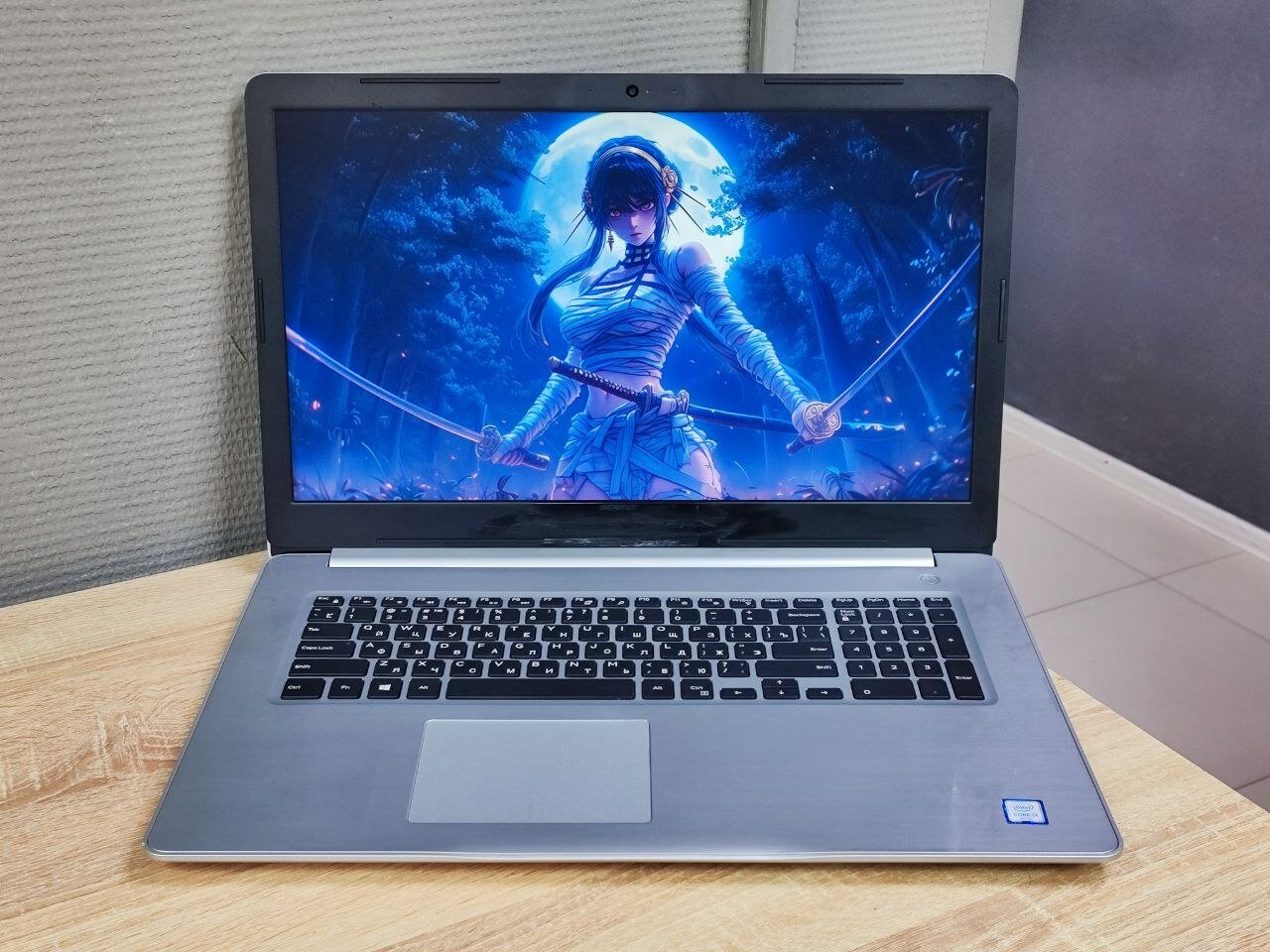 Ноутбук DELL Inspiron 17 5770 P35E001\17,3" \Intel Core i3-6006U\AMD R7 M460 2GB\8ГБ ОЗУ\SSD M.2 128GB + HDD 500GB\Win10