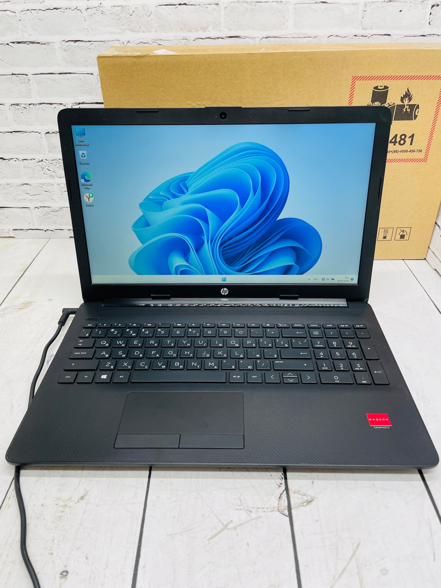 Игровой ноутбук 15,6, HP 15-db1069ur, AMD Athlon 300U, 8 Gb DDR4, 256 Gb NVME SSD, AMD Radeon 530