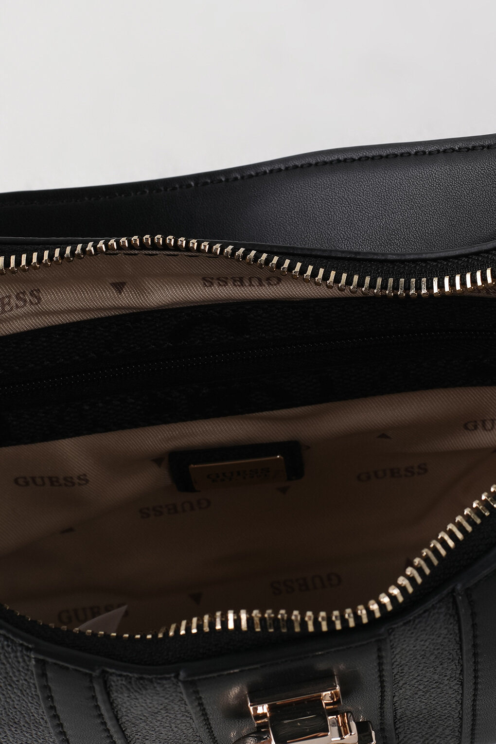 Сумка хобо GUESS, черный — фото 1
