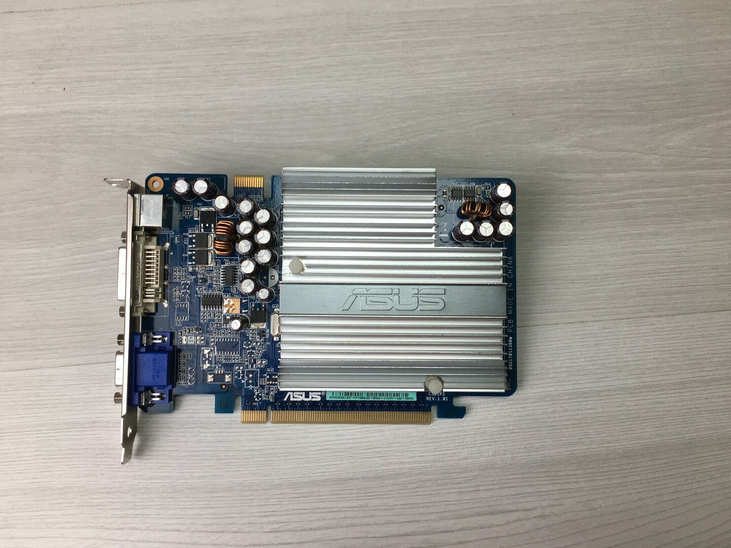 Видеокарта 256Mb GeForce 7600 GS, PCI-E, ASUS EN7600GSSILENT/HTD/256M/A