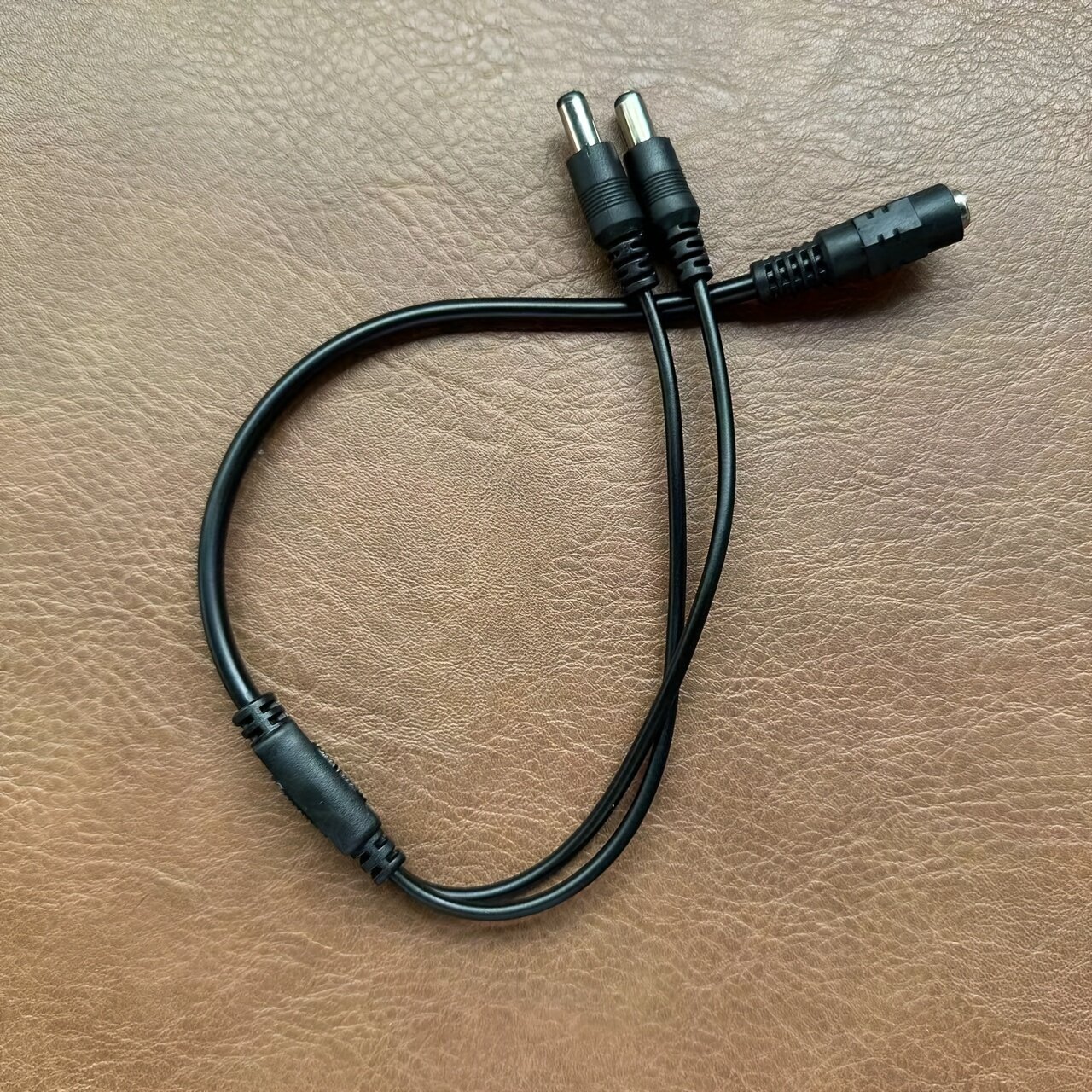 Кабель-разветвитель питания 12V DC, 1 гнездо (female) на 2 штекера (male), разъём 2.1×5.5 мм, для камер видеонаблюдения